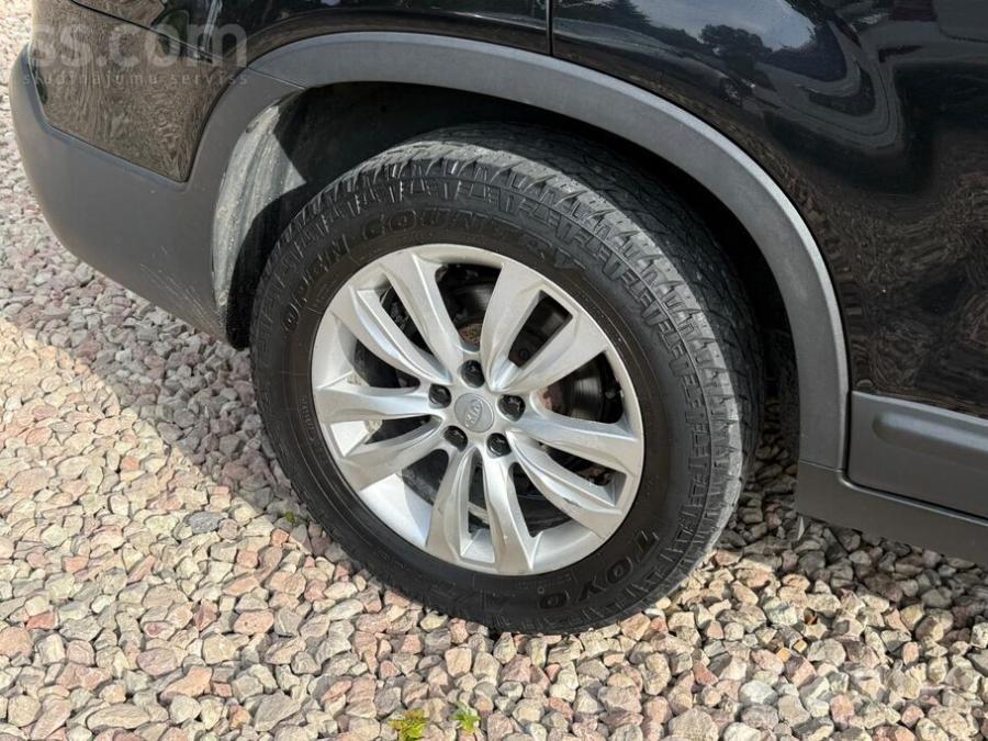 Black Kia Sorento 2009 in Riga, with an engine capacity of 2.20 L and mileage of 315 thousand km for 5500 €, photo 32 on AUTOMOTO.COM.LV