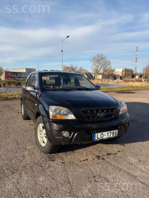 Melns Kia Sorento 2009 Liepāja, ar dzinēja tilpumu 2.50 L un nobraukumu 360 tūkst. km par 3900 €, foto  vietnē AUTOMOTO.COM.LV
