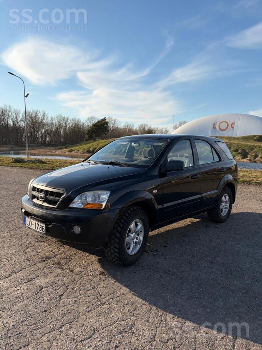 Melns Kia Sorento 2009 Liepāja, ar dzinēja tilpumu 2.50 L un nobraukumu 360 tūkst. km par 3900 €, foto 3 vietnē AUTOMOTO.COM.LV