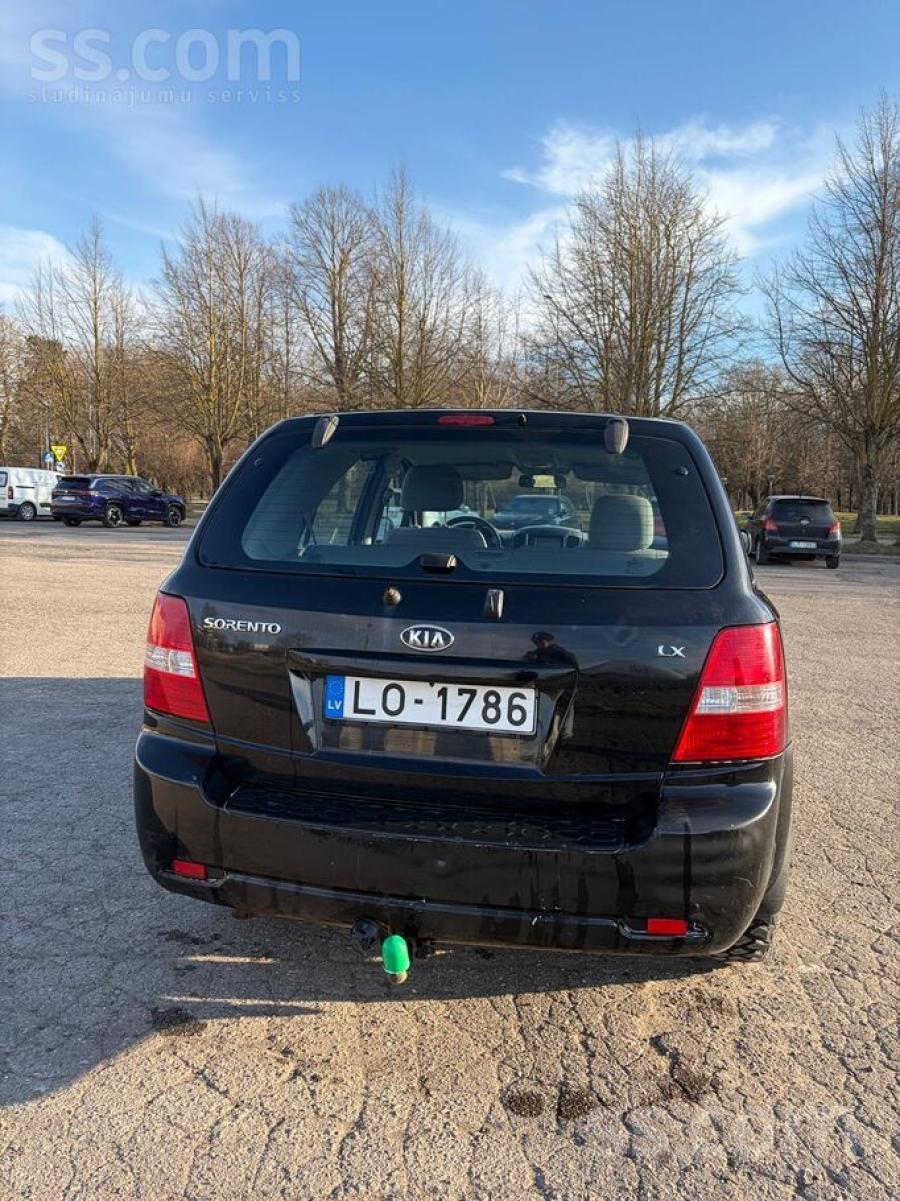 Melns Kia Sorento 2009 Liepāja, ar dzinēja tilpumu 2.50 L un nobraukumu 360 tūkst. km par 3900 €, foto 5 vietnē AUTOMOTO.COM.LV