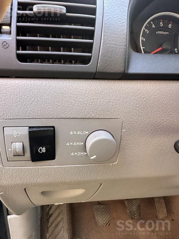 Melns Kia Sorento 2009 Liepāja, ar dzinēja tilpumu 2.50 L un nobraukumu 360 tūkst. km par 3900 €, foto 7 vietnē AUTOMOTO.COM.LV