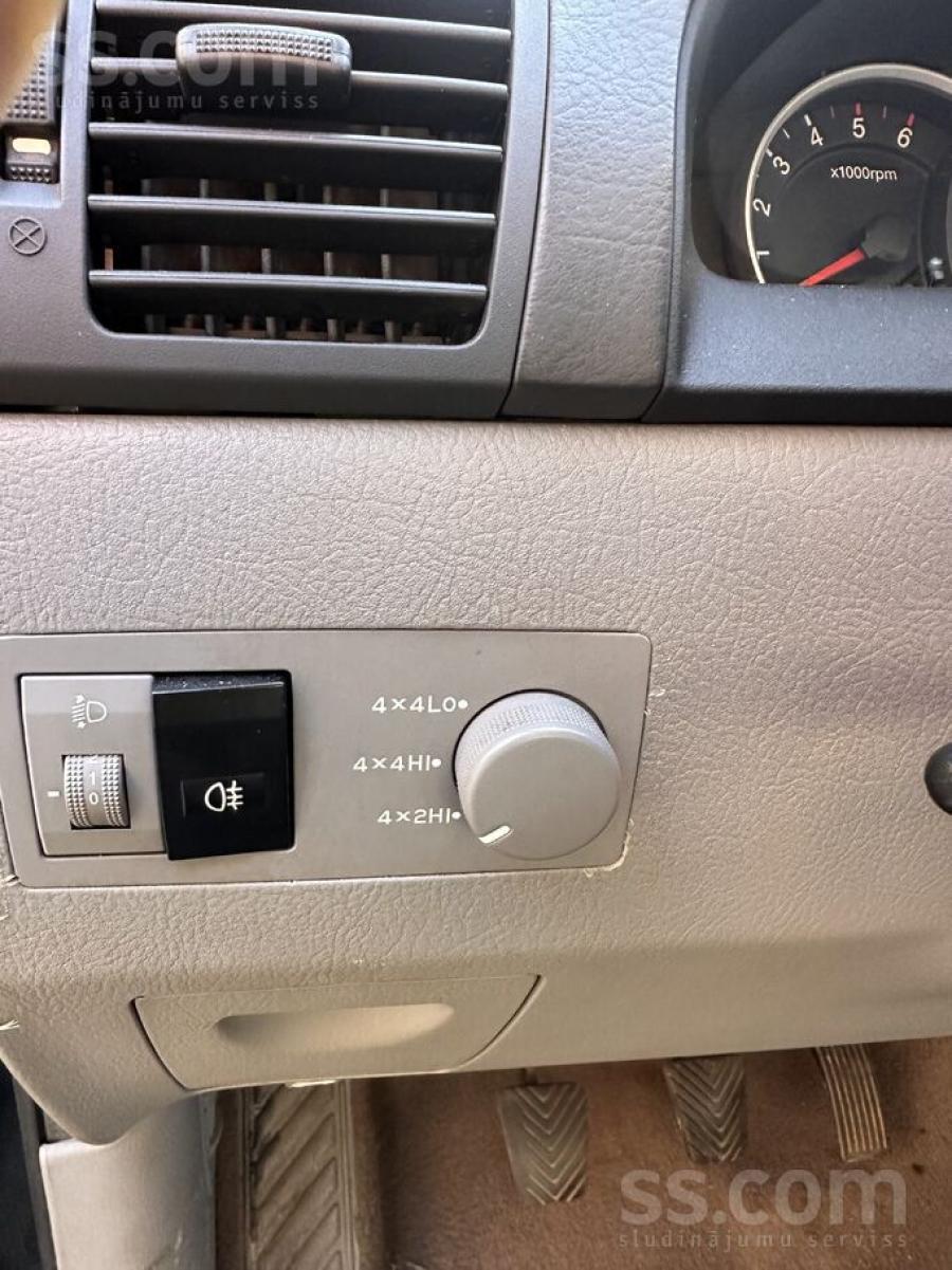 Melns Kia Sorento 2009 Liepāja, ar dzinēja tilpumu 2.50 L un nobraukumu 360 tūkst. km par 3900 €, foto 8 vietnē AUTOMOTO.COM.LV