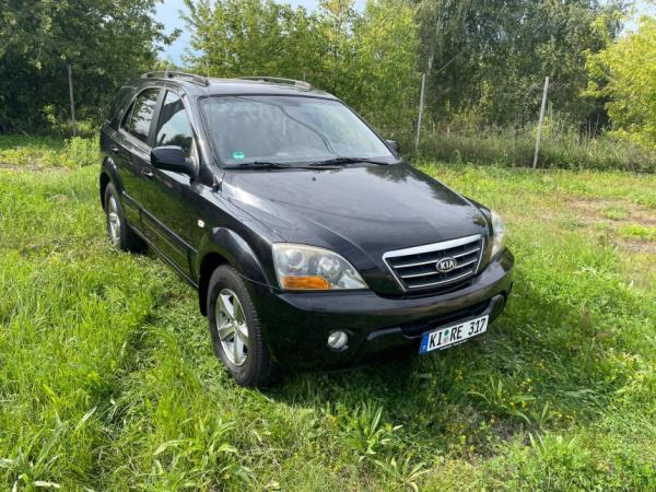 Black Kia Sorento 2009 in Riga, with an engine capacity of 2.50 L and mileage of 0 thousand km for 5700 €, photo 1 on AUTOMOTO.COM.LV