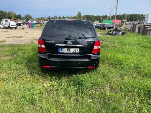 Black Kia Sorento 2009 in Riga, with an engine capacity of 2.50 L and mileage of 0 thousand km for 5700 €, photo 6 on AUTOMOTO.COM.LV
