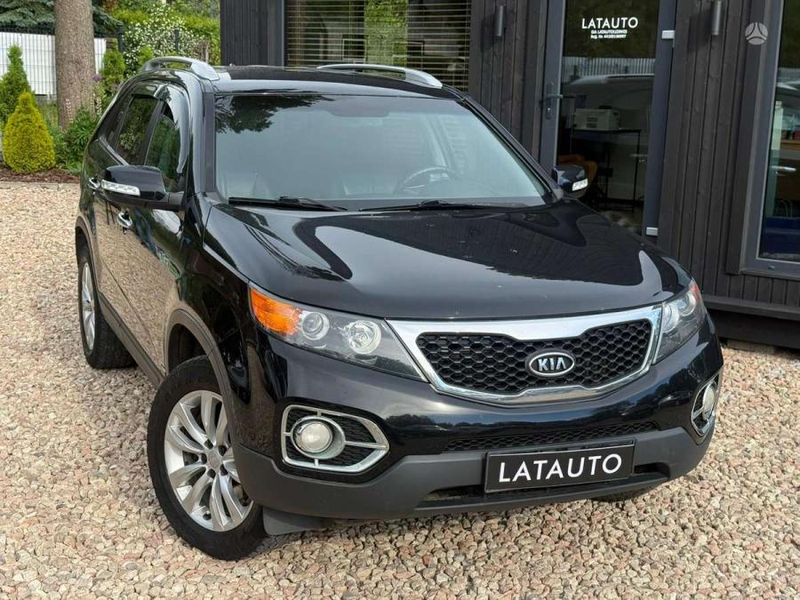 Melns Kia Sorento 2009 Rīga, ar dzinēja tilpumu 2.20 L un nobraukumu 315 tūkst. km par 4995 €, foto 3 vietnē AUTOMOTO.COM.LV