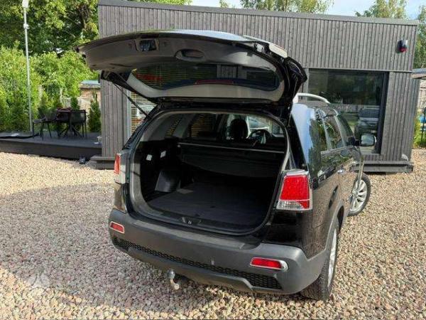 Melns Kia Sorento 2009 Rīga, ar dzinēja tilpumu 2.20 L un nobraukumu 315 tūkst. km par 4995 €, foto 5 vietnē AUTOMOTO.COM.LV