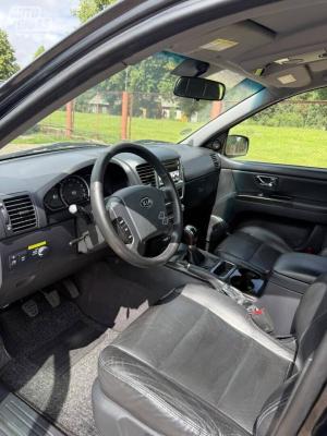 Black Kia Sorento 2009 in Prienai, with an engine capacity of 2.50 L and mileage of 225 thousand km for 3700 €, photo 4 on AUTOMOTO.COM.LV