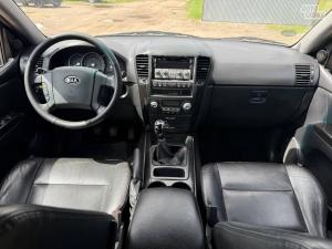 Black Kia Sorento 2009 in Prienai, with an engine capacity of 2.50 L and mileage of 225 thousand km for 3700 €, photo 5 on AUTOMOTO.COM.LV