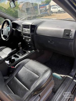 Black Kia Sorento 2009 in Prienai, with an engine capacity of 2.50 L and mileage of 225 thousand km for 3700 €, photo 6 on AUTOMOTO.COM.LV