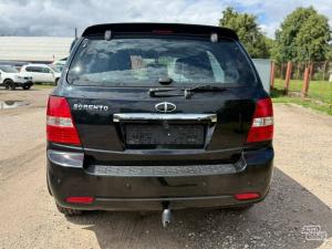 Black Kia Sorento 2009 in Prienai, with an engine capacity of 2.50 L and mileage of 225 thousand km for 3700 €, photo 10 on AUTOMOTO.COM.LV