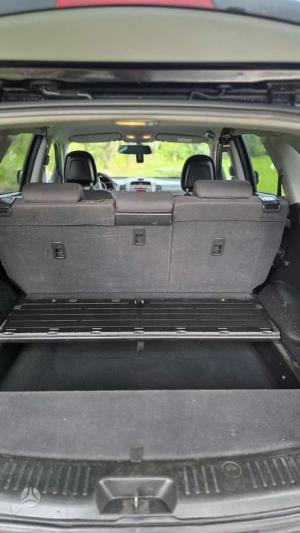 Black Kia Sorento 2009 in Vilnius, with an engine capacity of 2.20 L and mileage of 328 thousand km for 5700 €, photo 8 on AUTOMOTO.COM.LV