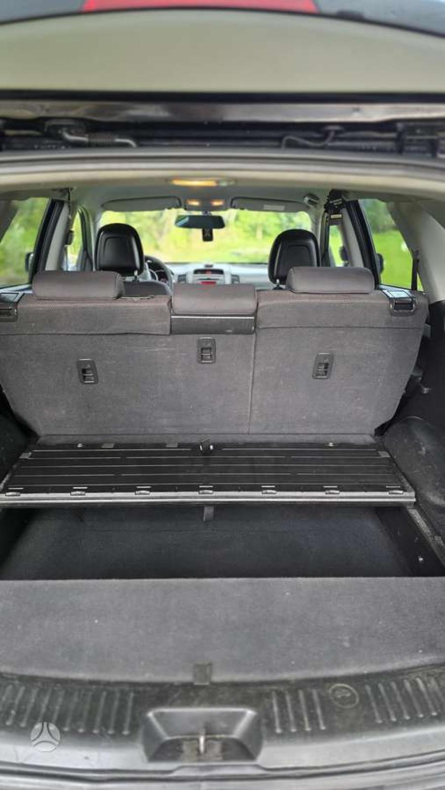 Black Kia Sorento 2009 in Vilnius, with an engine capacity of 2.20 L and mileage of 328 thousand km for 5700 €, photo 8 on AUTOMOTO.COM.LV