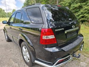 Black Kia Sorento 2009 in Prienai, with an engine capacity of 2.50 L and mileage of 223 thousand km for 3700 €, photo 16 on AUTOMOTO.COM.LV