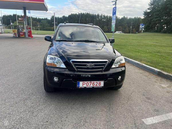 Black Kia Sorento 2009 in Utena, with an engine capacity of 2.50 L and mileage of 168 thousand km for 5000 €, photo 1 on AUTOMOTO.COM.LV