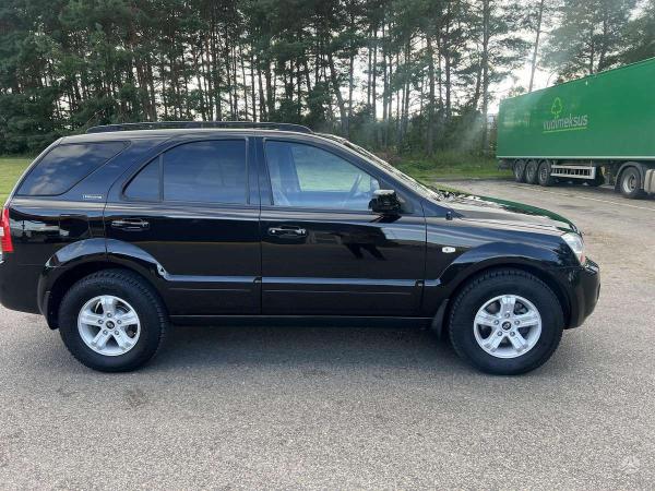 Black Kia Sorento 2009 in Utena, with an engine capacity of 2.50 L and mileage of 168 thousand km for 5000 €, photo 6 on AUTOMOTO.COM.LV
