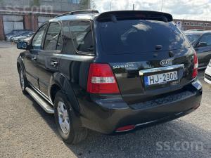 Black Kia Sorento 2009 in Daugavpils, with an engine capacity of 2.50 L and mileage of 0 thousand km for 4000 €, photo 5 on AUTOMOTO.COM.LV