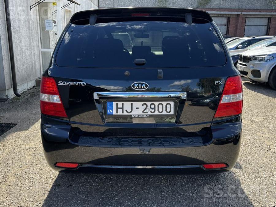 Black Kia Sorento 2009 in Daugavpils, with an engine capacity of 2.50 L and mileage of 0 thousand km for 4000 €, photo 6 on AUTOMOTO.COM.LV