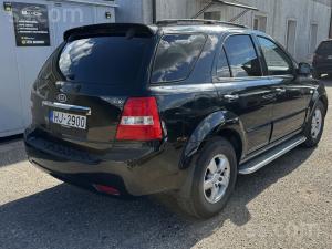 Black Kia Sorento 2009 in Daugavpils, with an engine capacity of 2.50 L and mileage of 0 thousand km for 4000 €, photo 7 on AUTOMOTO.COM.LV