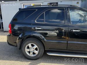 Black Kia Sorento 2009 in Daugavpils, with an engine capacity of 2.50 L and mileage of 0 thousand km for 4000 €, photo 9 on AUTOMOTO.COM.LV
