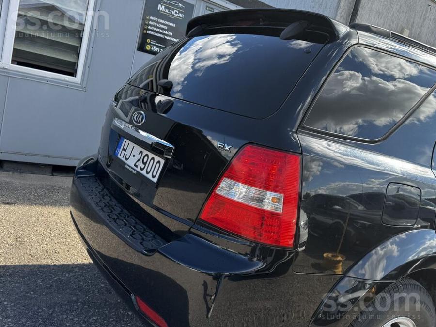 Black Kia Sorento 2009 in Daugavpils, with an engine capacity of 2.50 L and mileage of 0 thousand km for 4000 €, photo 10 on AUTOMOTO.COM.LV