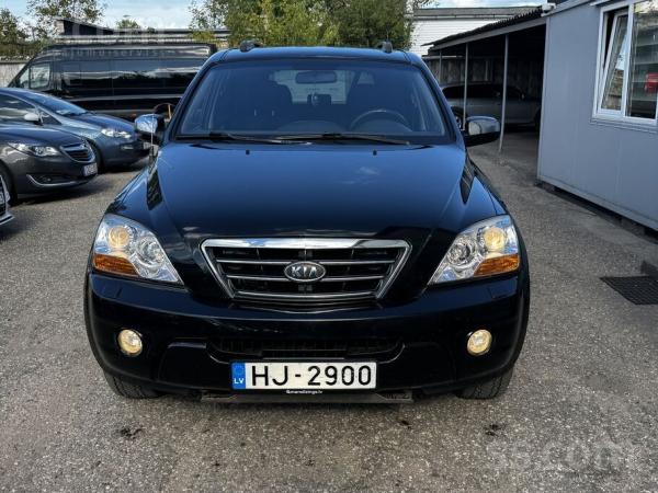 Black Kia Sorento 2009 in Daugavpils, with an engine capacity of 2.50 L and mileage of 0 thousand km for 4000 €, photo 3 on AUTOMOTO.COM.LV