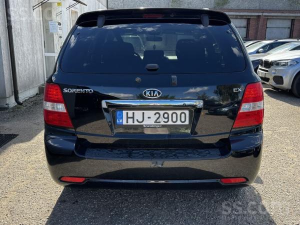 Black Kia Sorento 2009 in Daugavpils, with an engine capacity of 2.50 L and mileage of 0 thousand km for 4000 €, photo 6 on AUTOMOTO.COM.LV