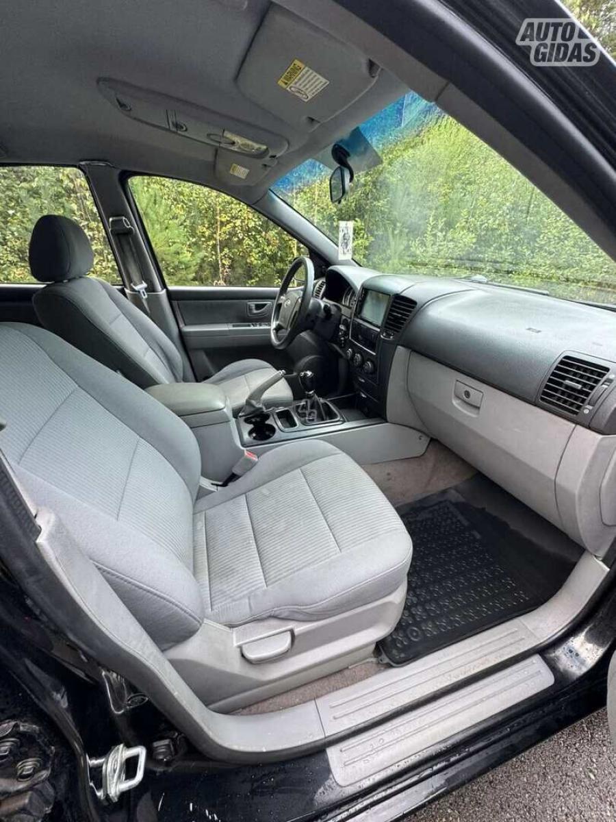 Melns Kia Sorento 2009 Viļņa, ar dzinēja tilpumu 2.50 L un nobraukumu 231 tūkst. km par 3500 €, foto 8 vietnē AUTOMOTO.COM.LV