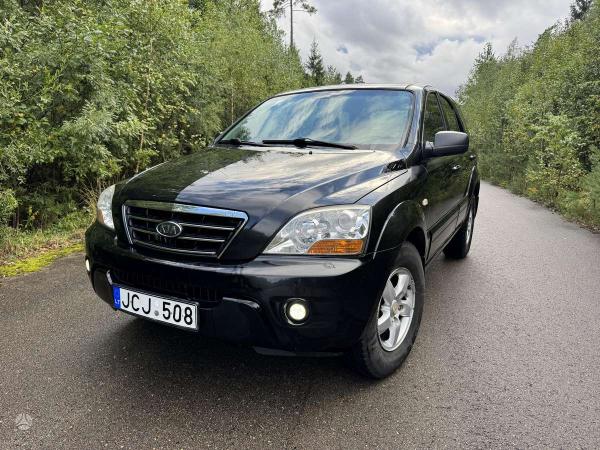 Kia Sorento 2009 in Salcininkai on AUTOMOTO.COM.LV Black Kia Sorento 2009 in Salcininkai, with an engine capacity of 2.50 L and mileage of 231 thousand km for 3500 €, photo 1 on AUTOMOTO.COM.LV