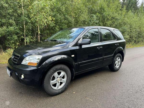 Kia Sorento 2009 in Salcininkai on AUTOMOTO.COM.LV Black Kia Sorento 2009 in Salcininkai, with an engine capacity of 2.50 L and mileage of 231 thousand km for 3500 €, photo 6 on AUTOMOTO.COM.LV