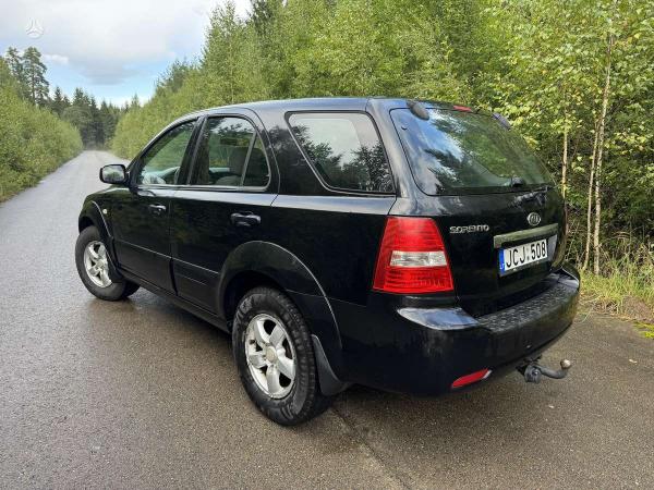 Kia Sorento 2009 in Salcininkai on AUTOMOTO.COM.LV Black Kia Sorento 2009 in Salcininkai, with an engine capacity of 2.50 L and mileage of 231 thousand km for 3500 €, photo 8 on AUTOMOTO.COM.LV