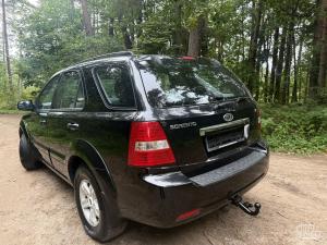 Black Kia Sorento 2009 in Prienai, with an engine capacity of 2.50 L and mileage of 249 thousand km for 2650 €, photo 5 on AUTOMOTO.COM.LV