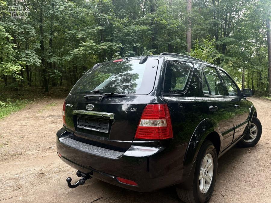Black Kia Sorento 2009 in Prienai, with an engine capacity of 2.50 L and mileage of 249 thousand km for 2650 €, photo 6 on AUTOMOTO.COM.LV