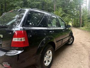 Black Kia Sorento 2009 in Prienai, with an engine capacity of 2.50 L and mileage of 249 thousand km for 2650 €, photo 7 on AUTOMOTO.COM.LV