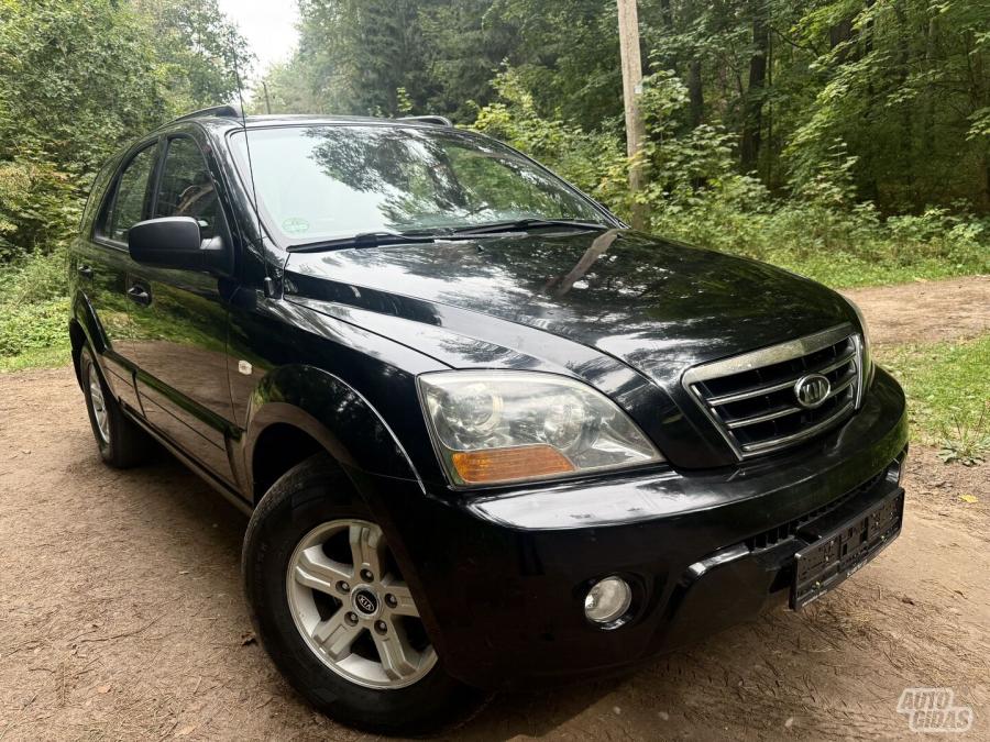 Black Kia Sorento 2009 in Prienai, with an engine capacity of 2.50 L and mileage of 249 thousand km for 2650 €, photo 8 on AUTOMOTO.COM.LV