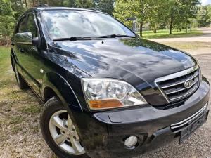 Black Kia Sorento 2009 in Prienai, with an engine capacity of 2.50 L and mileage of 223 thousand km for 3700 €, photo 3 on AUTOMOTO.COM.LV