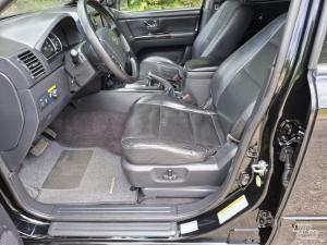 Black Kia Sorento 2009 in Prienai, with an engine capacity of 2.50 L and mileage of 223 thousand km for 3700 €, photo 5 on AUTOMOTO.COM.LV