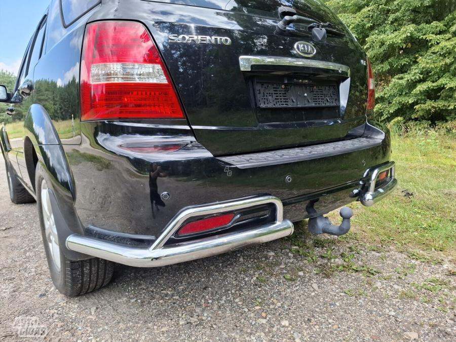 Black Kia Sorento 2009 in Prienai, with an engine capacity of 2.50 L and mileage of 223 thousand km for 3700 €, photo 8 on AUTOMOTO.COM.LV