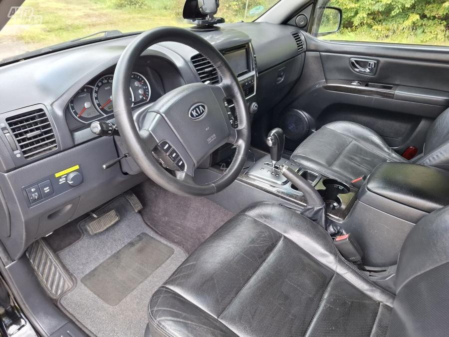 Black Kia Sorento 2009 in Prienai, with an engine capacity of 2.50 L and mileage of 223 thousand km for 3700 €, photo 10 on AUTOMOTO.COM.LV
