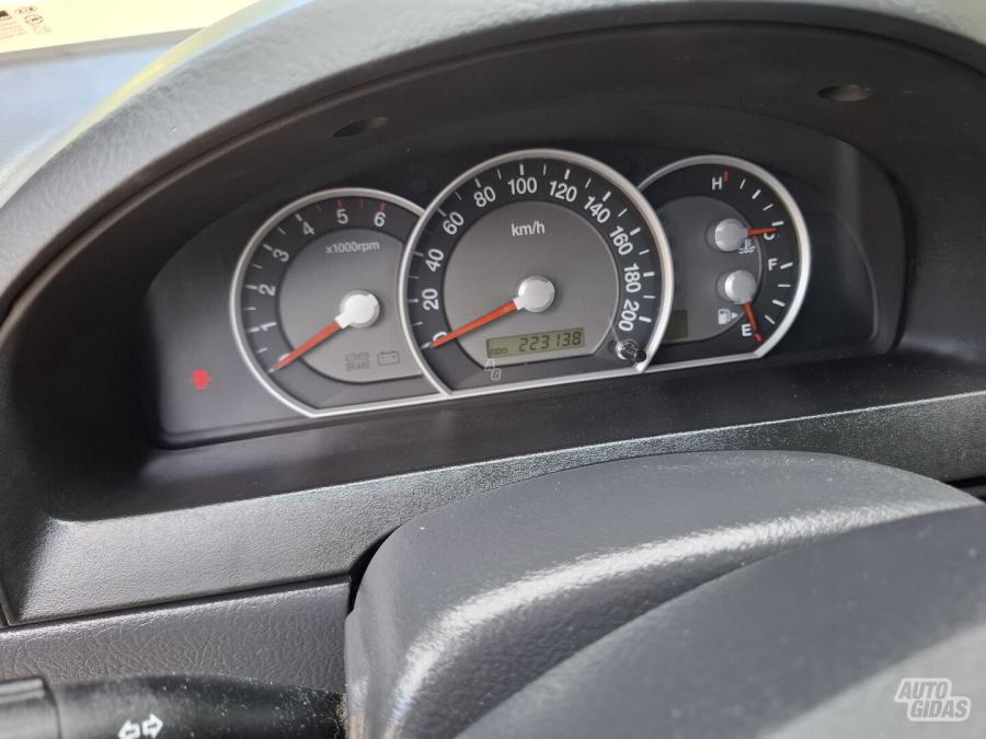 Black Kia Sorento 2009 in Prienai, with an engine capacity of 2.50 L and mileage of 223 thousand km for 3700 €, photo 15 on AUTOMOTO.COM.LV