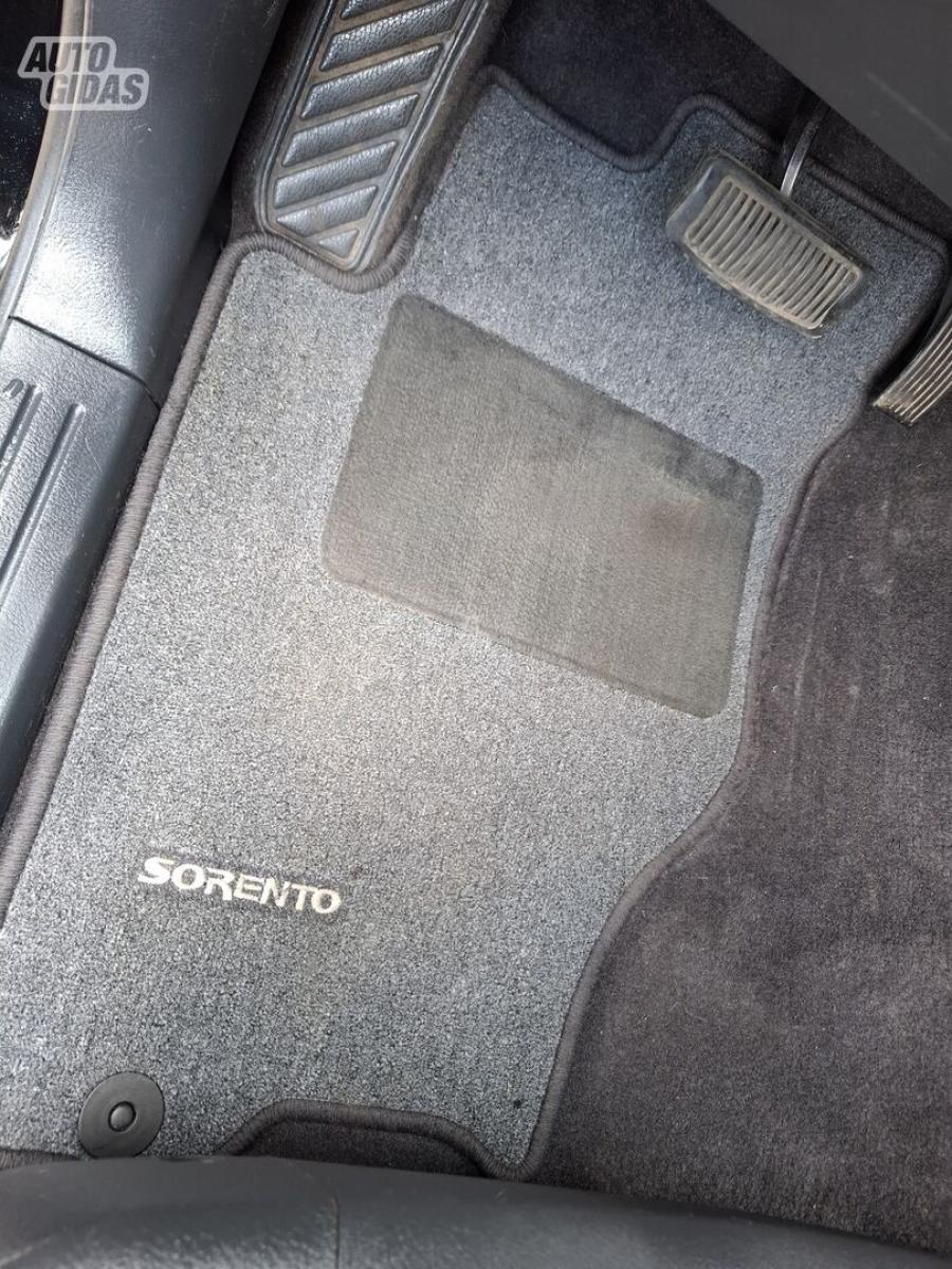 Black Kia Sorento 2009 in Prienai, with an engine capacity of 2.50 L and mileage of 223 thousand km for 3700 €, photo 30 on AUTOMOTO.COM.LV