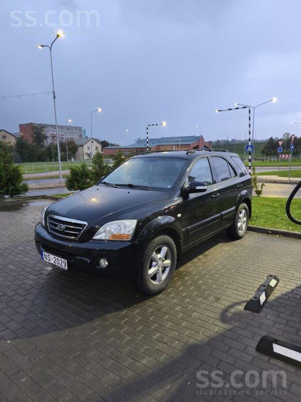Black Kia Sorento 2009 in Rezekne, with an engine capacity of 2.50 L and mileage of 220 thousand km for 4000 €, photo 3 on AUTOMOTO.COM.LV