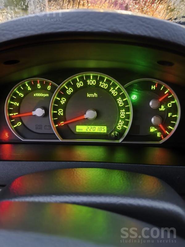 Black Kia Sorento 2009 in Rezekne, with an engine capacity of 2.50 L and mileage of 220 thousand km for 4000 €, photo 5 on AUTOMOTO.COM.LV
