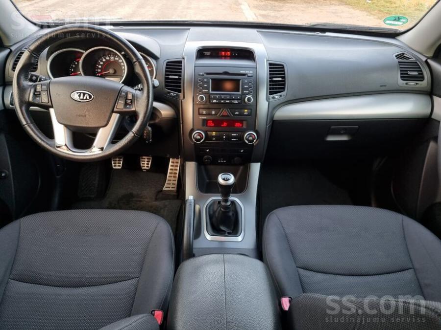 Melns Kia Sorento 2010 Liepāja, ar dzinēja tilpumu 2.20 L un nobraukumu 166 tūkst. km par 8300 €, foto 3 vietnē AUTOMOTO.COM.LV