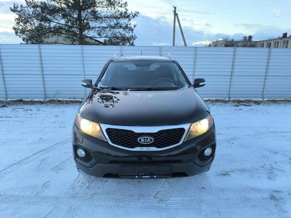 Black Kia Sorento 2010 in Marijampole, with an engine capacity of 2.20 L and mileage of 275 thousand km for 5650 €, photo 2 on AUTOMOTO.COM.LV