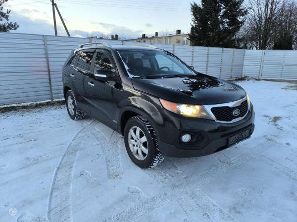 Black Kia Sorento 2010 in Marijampole, with an engine capacity of 2.20 L and mileage of 275 thousand km for 5650 €, photo 3 on AUTOMOTO.COM.LV