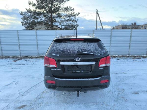 Black Kia Sorento 2010 in Marijampole, with an engine capacity of 2.20 L and mileage of 275 thousand km for 5650 €, photo 6 on AUTOMOTO.COM.LV