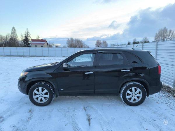 Black Kia Sorento 2010 in Marijampole, with an engine capacity of 2.20 L and mileage of 275 thousand km for 5650 €, photo 8 on AUTOMOTO.COM.LV