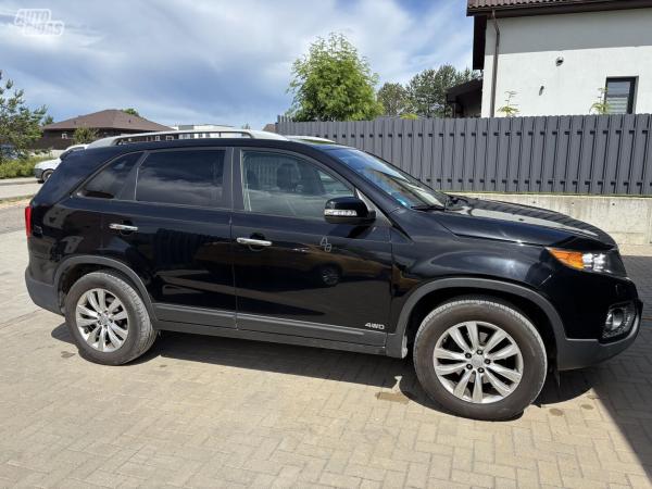Melns Kia Sorento 2010 Viļņa, ar dzinēja tilpumu 2.20 L un nobraukumu 243 tūkst. km par 5850 €, foto 2 vietnē AUTOMOTO.COM.LV