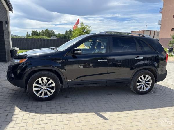 Black Kia Sorento 2010 in Vilnius, with an engine capacity of 2.20 L and mileage of 243 thousand km for 5850 €, photo 1 on AUTOMOTO.COM.LV