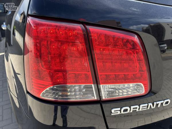 Black Kia Sorento 2010 in Vilnius, with an engine capacity of 2.20 L and mileage of 243 thousand km for 5850 €, photo 5 on AUTOMOTO.COM.LV
